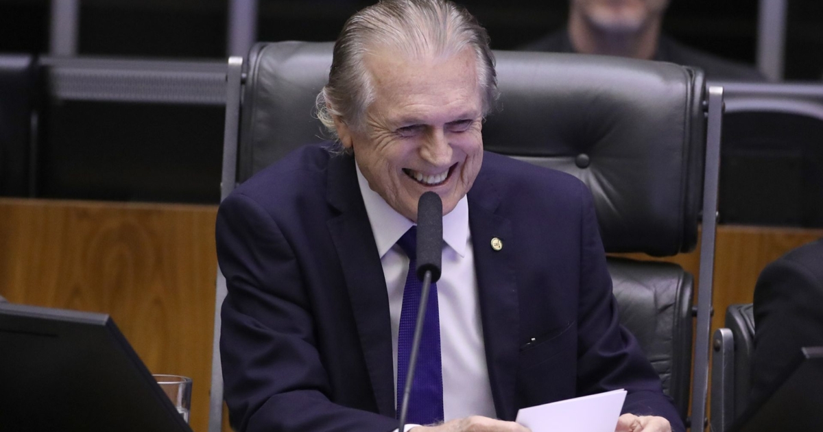 Ex-chefão do União Brasil anda rindo à toa com o caso do 'Rei do lixo ...