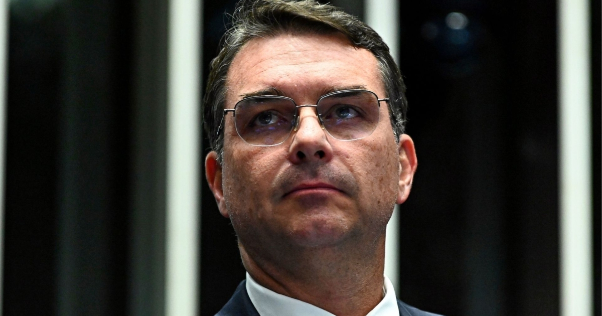 Quem do SBT desconvidou Flávio Bolsonaro de evento que lançou canal ...