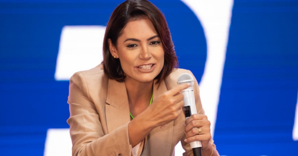 Com Bolsonaro preso em casa e sem visitas, Michelle se torna figura ...